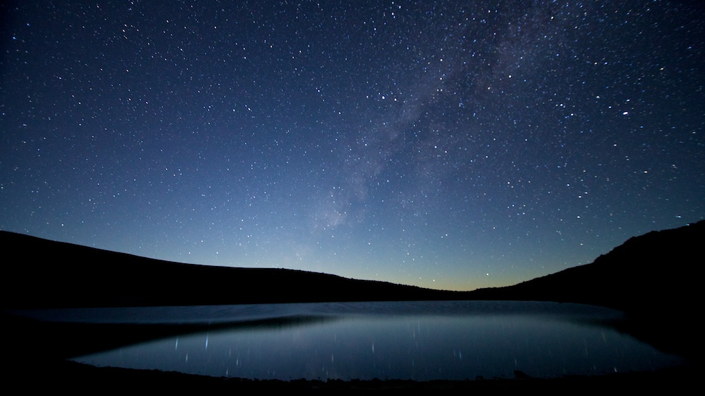 4 Gorgeous Lakes In Hawaii That Demand Your Attention