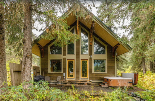 Unique Places To Stay in Alaska: 10 Cool & Quirky Rentals