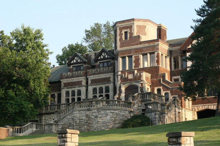 12 Creepy Haunted Houses in Missouri