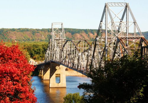 Top 10 Scenic Country Roads in Iowa for a Picturesque Drive