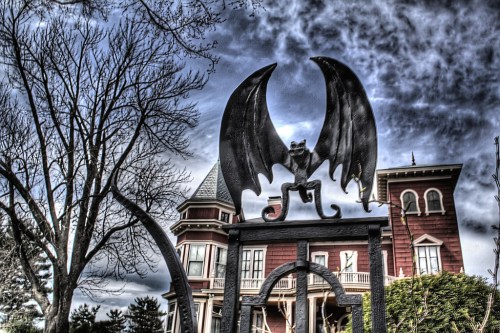 Haunted Houses In Maine: 12 Of The Creepiest