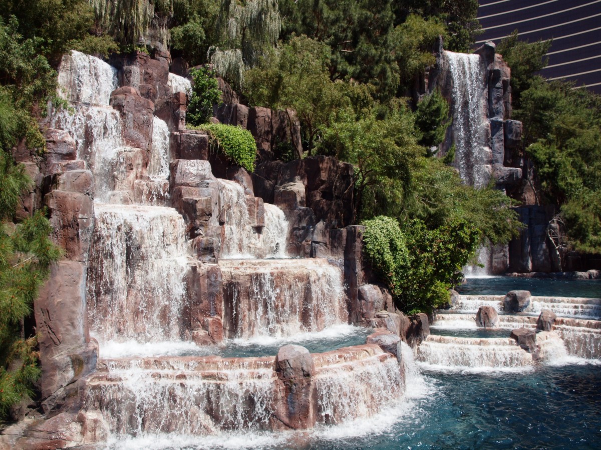 Waterfalls Near Me: The 9 Best Urban Waterfalls In Nevada