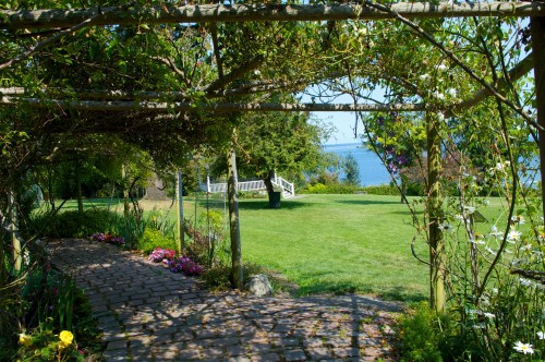 11 Best Gardens In Washington State To Visit This Spring