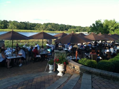 The 14 Best Waterfront Restaurants In New Jersey