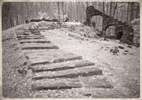 6 Ghost Towns In New Hampshire That Are Downright Creepy