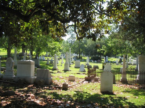 11 Mississippi Cemeteries That Are Both Eerie And Beautiful