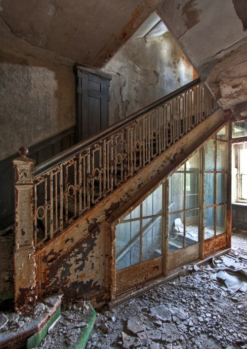 Discover This Abandoned Buck Hill Inn In Pennsylvania