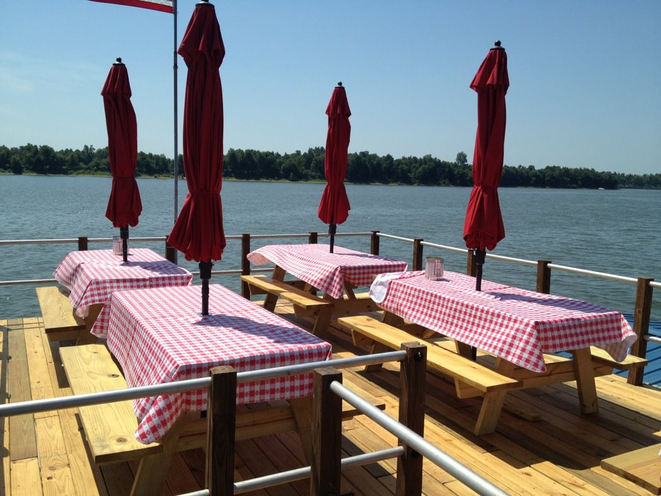 6 Illinois Restaurants Right On The River That You’re Guaranteed To Love