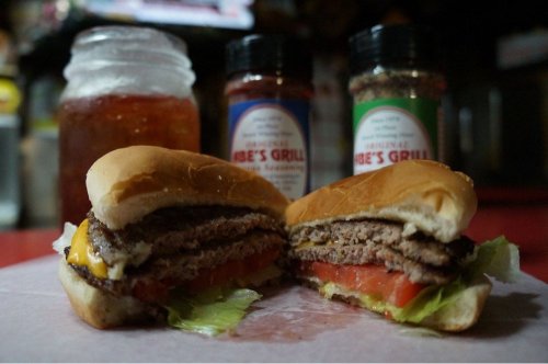10 Restaurant: Best Burgers In Mississippi