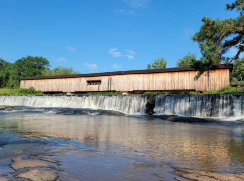 10 Waterfalls In Georgia You Can Actually Swim In