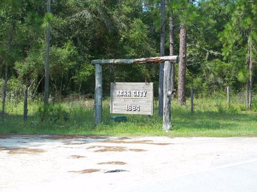 Kerr City: A Real Ghost Town In Florida That's Haunted