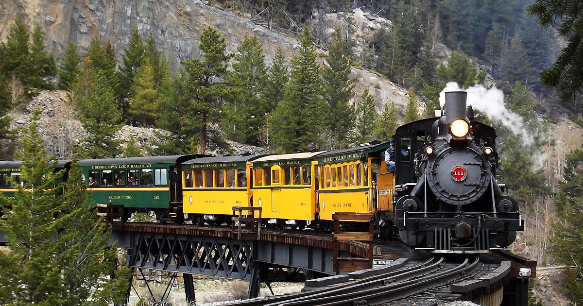 Everyone Should Take This Fall Foliage Train Ride In Colorado