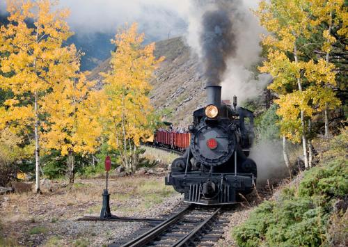Everyone Should Take This Fall Foliage Train Ride In Colorado