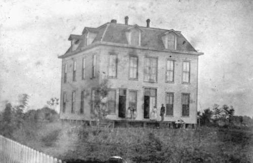 Kerr City: A Real Ghost Town In Florida That's Haunted