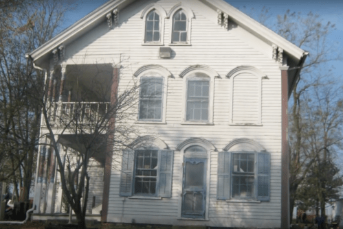 The Haunted Maple Hill Mansion In Iowa Is Truly Terrifying