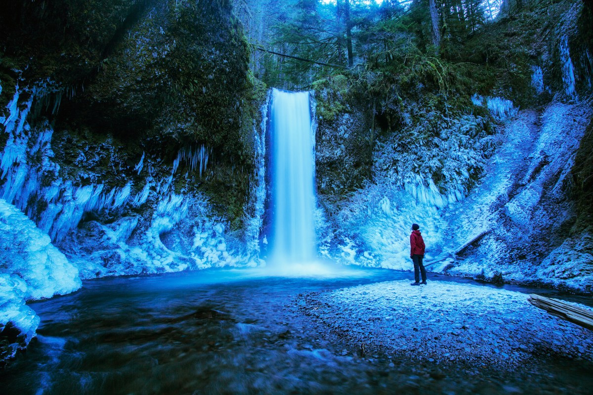 The Best Winter Hikes Leading To Frozen Waterfalls In Oregon
