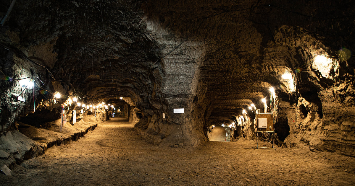 The Frozen Underground Tunnel In Alaska That You Have To See To Believe
