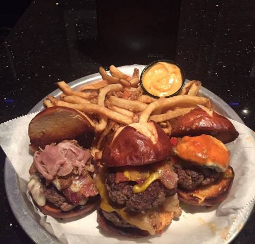 15 Best Burgers In Illinois: The Ultimate Burger Bucket List