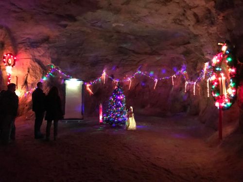 The White Gravel Mines Have The Best Christmas Cave In Ohio