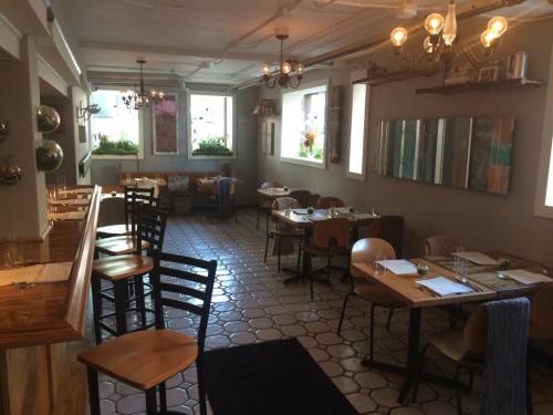 The Iconic Milwaukee Restaurants That Belong On Your Bucket List