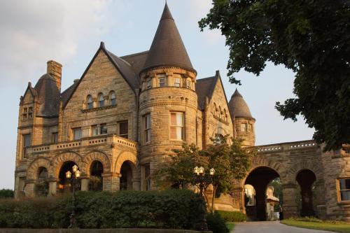 Visit 7 Castles On One Of The Best Road Trips In Pennsylvania