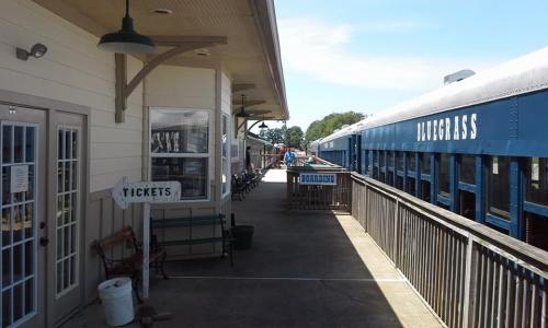 See The Bluegrass State's On The 5 Best Train Rides In Kentucky