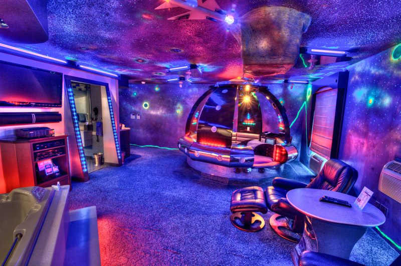 Sunset Inn & Suites In Illinois Is A Themed Hotel You'll Absolutely Love