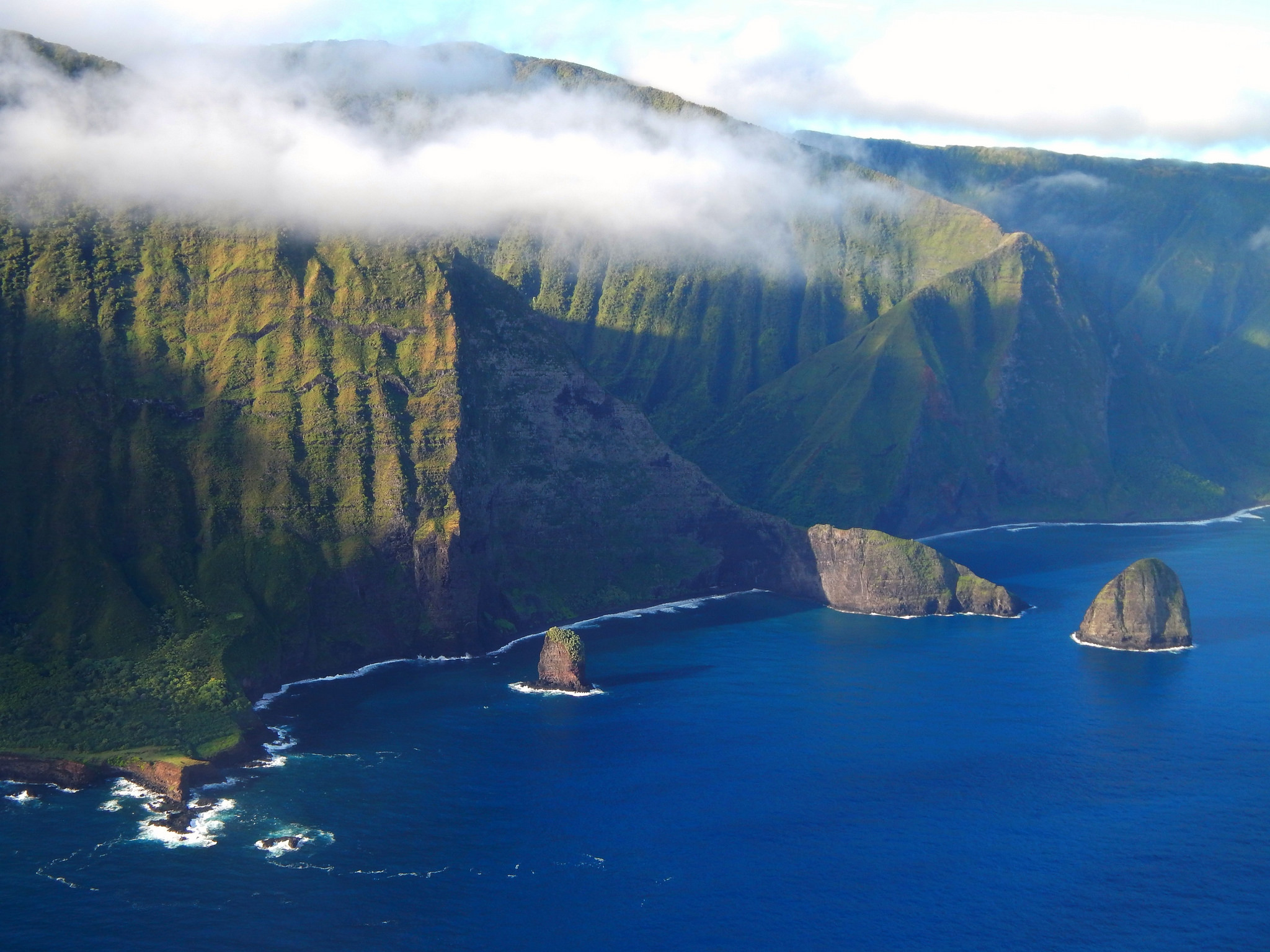 The World’s Largest Sea Cliffs Are Right Here In Hawaii And You’ll Want ...