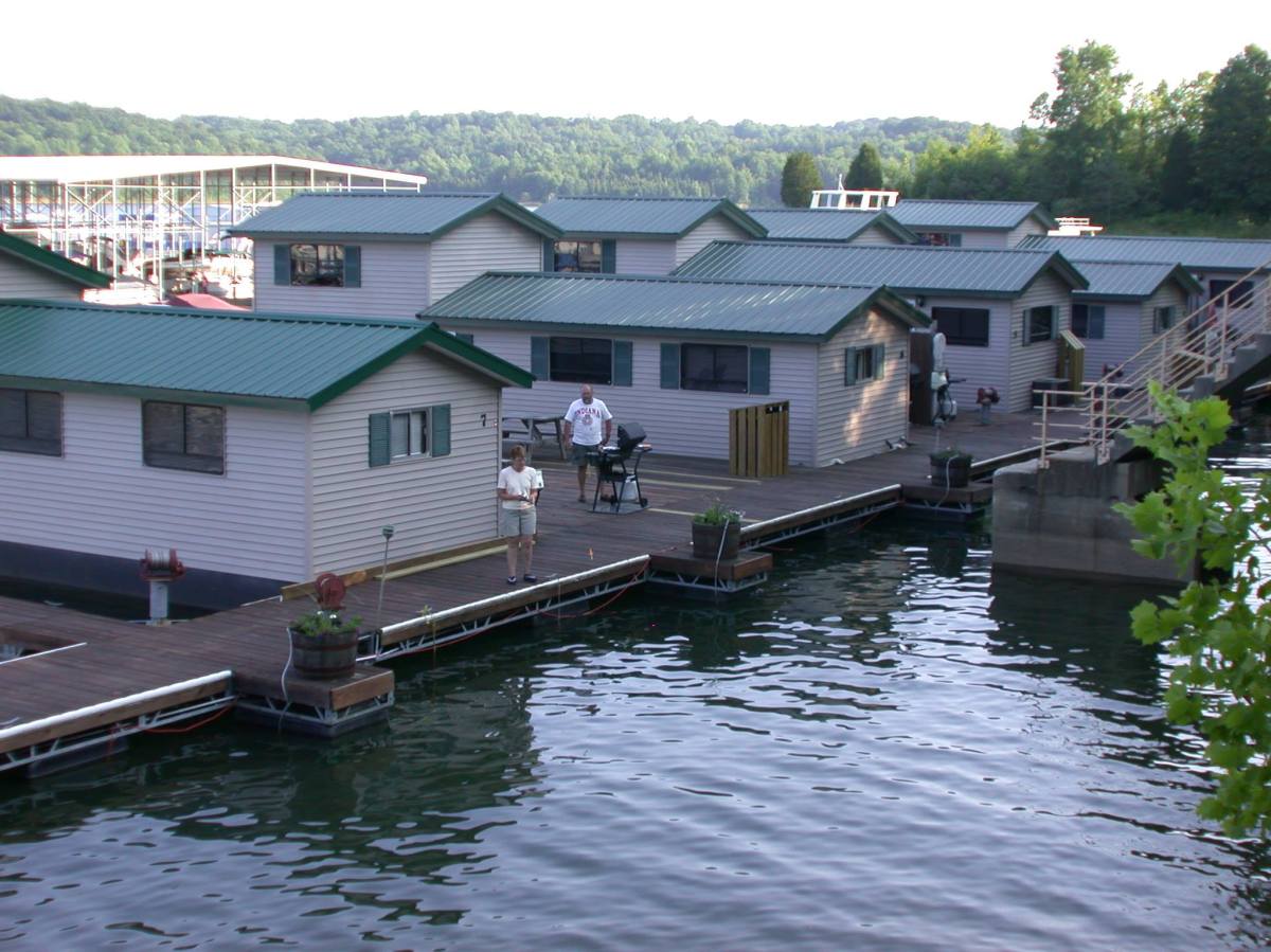 Check Out These Floating Cabins In Indiana Right On Patoka Lake