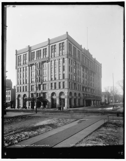 These 16 Historic Milwaukee Photos Are Captivating