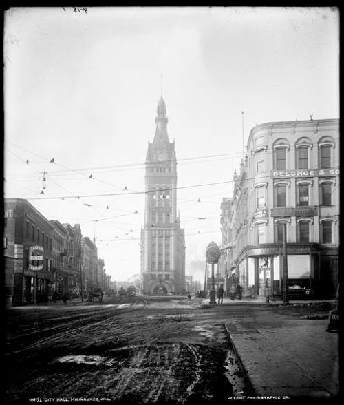These 16 Historic Milwaukee Photos Are Captivating