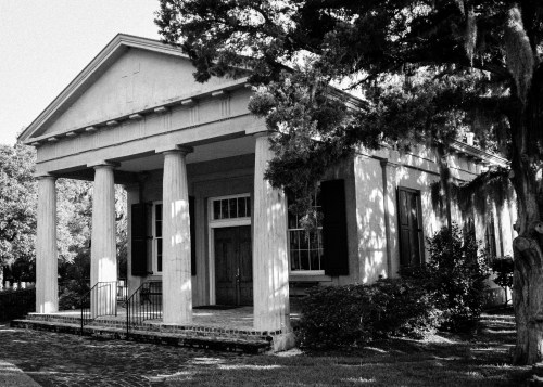 Alice Flagg's Grave Is The Most Haunted Grave in South Carolina