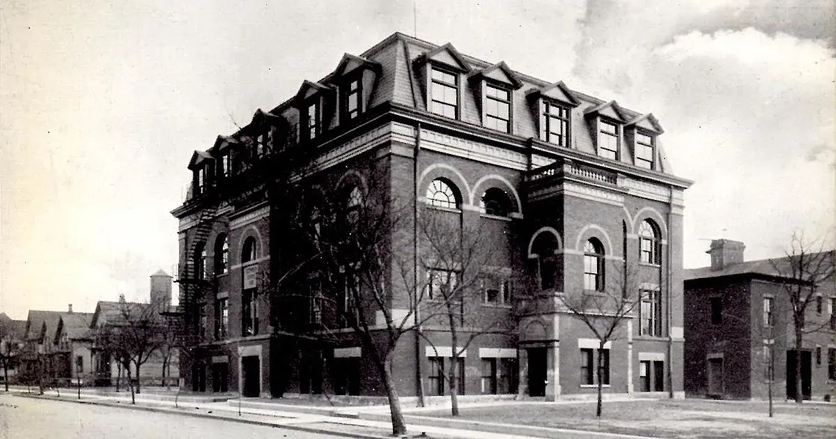 Ten Old Illinois Photos That Show What Life Was Like In The Past