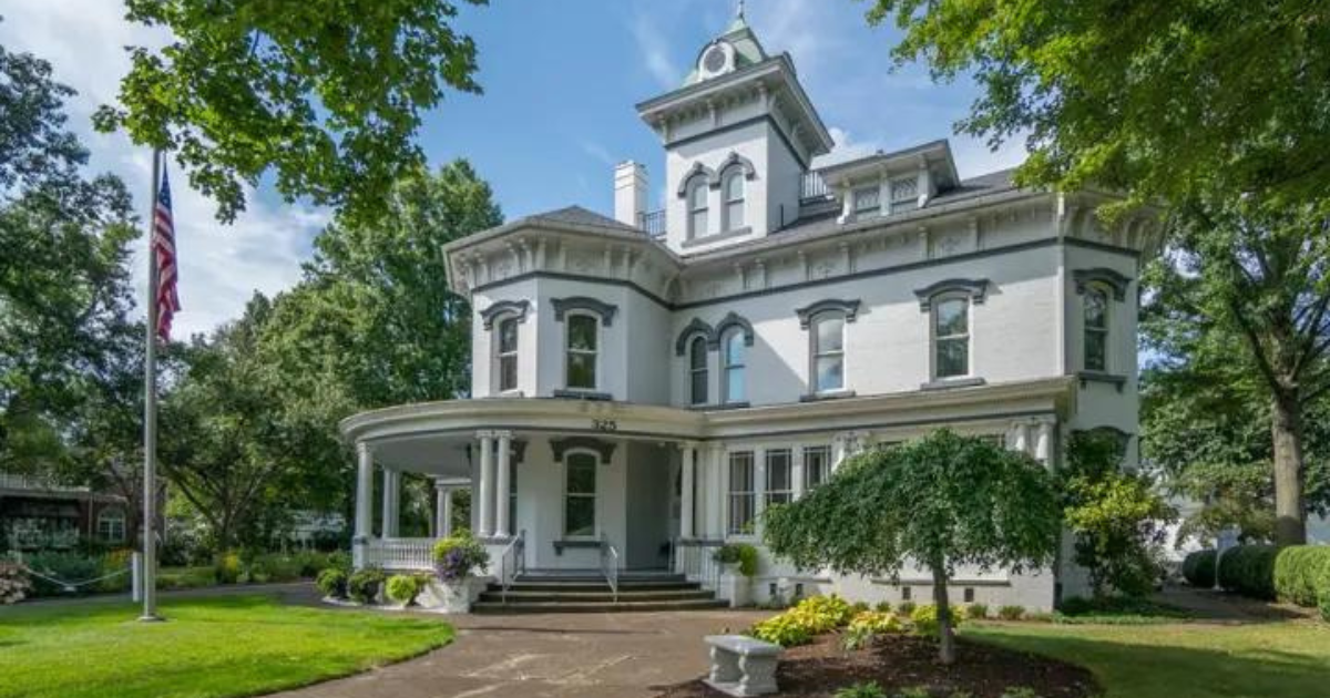 The Historic Small Town That Every Ohioan Should Visit At Least Once