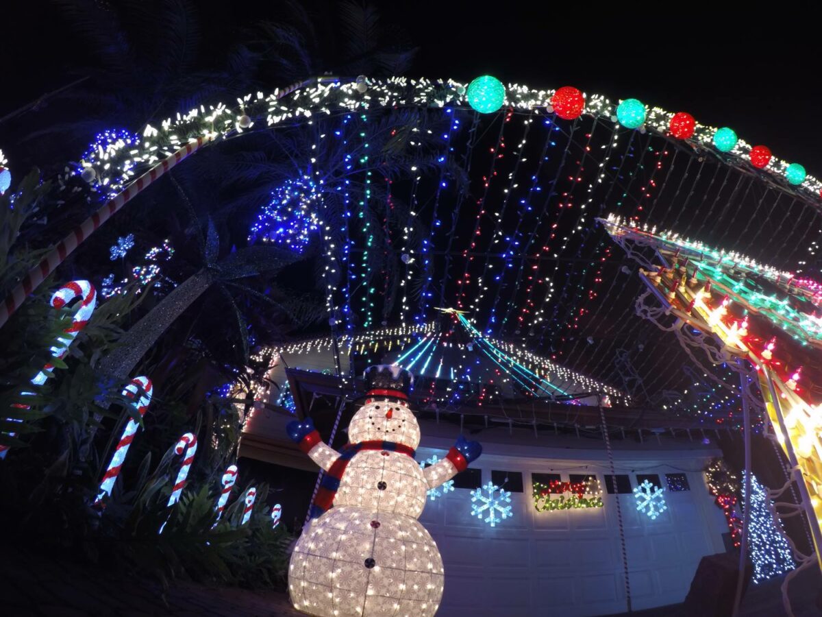 The Mesmerizing Christmas Display In Hawaii With Over 80,000 Glittering ...