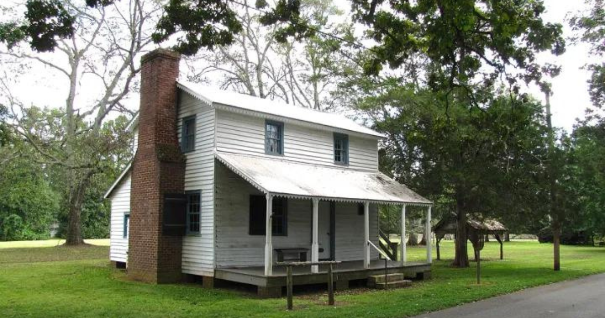 The Historic Small Town That Every Alabamian Should Visit At Least Once