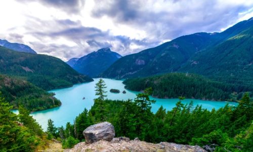 10 Gorgeous Blue Water Lakes In The U.S.