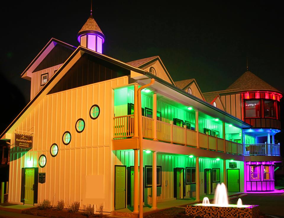 The Roxbury Motel In New York Is A Funky Themed Hotel