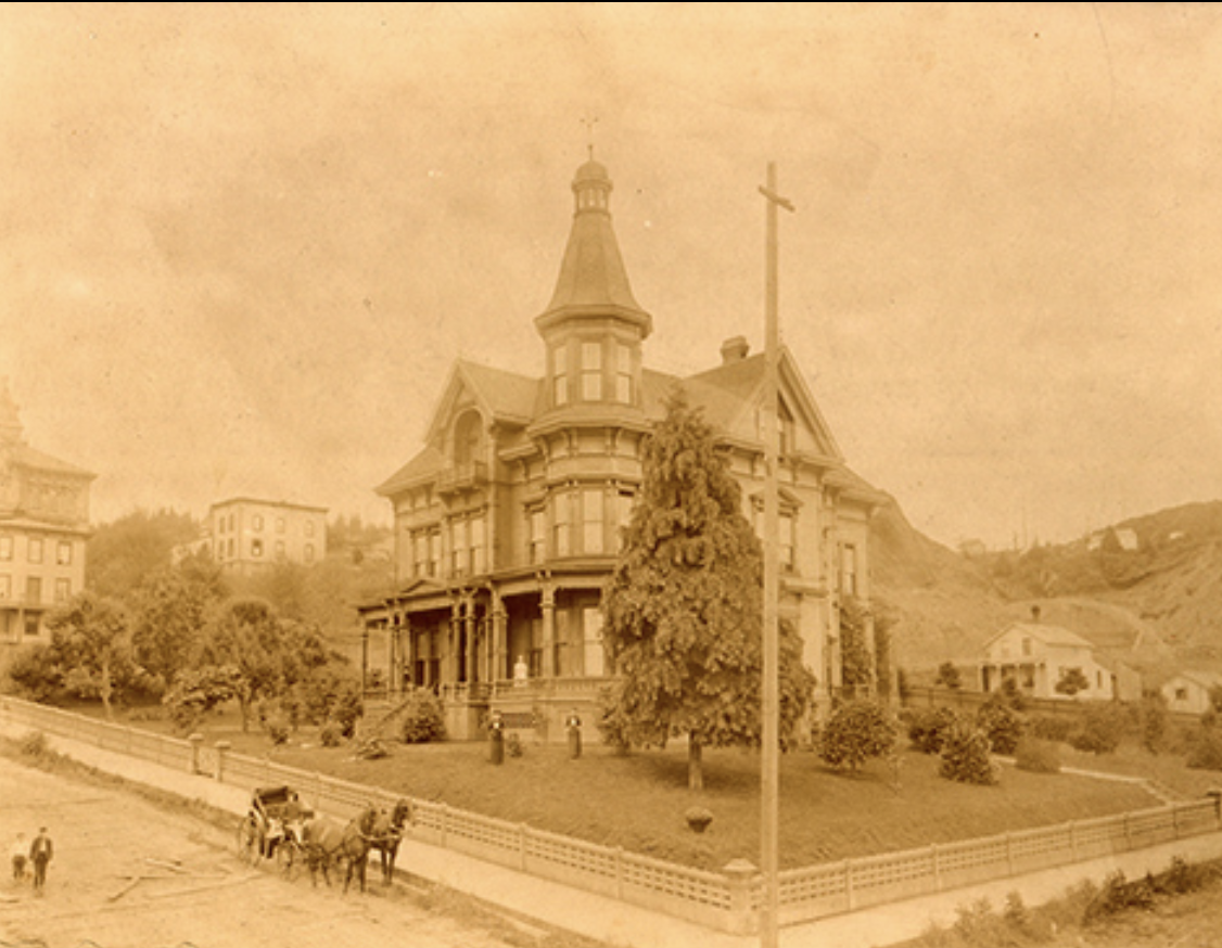 The Story Behind The Most Haunted House In Oregon Is Beyond Terrifying