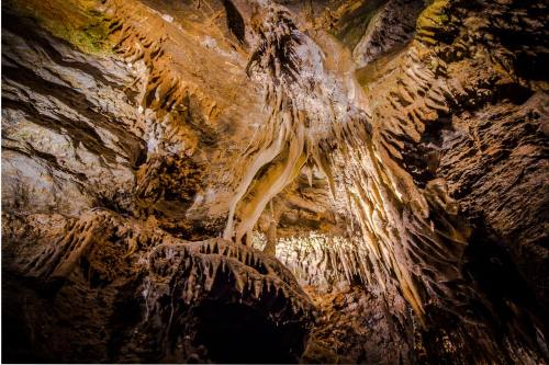 Visit Crystal Grottoes Caves In Maryland