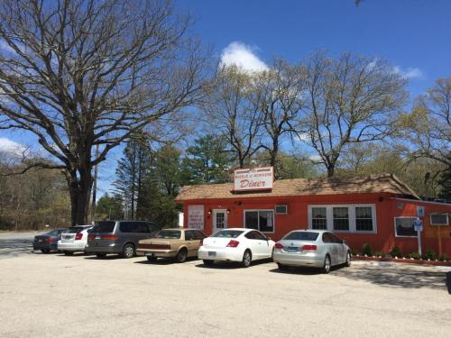 Middle Of Nowhere Diner: Old-Fashioned Diner In Rhode Island