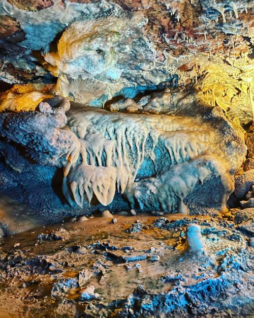 Wonderland Cave In South Dakota Is Its Best Unknown Cave