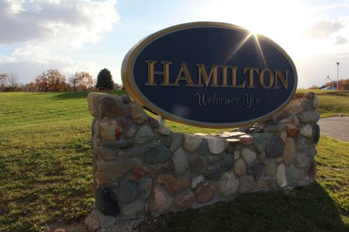 This Tiny Beach Town On Hamilton Lake, IN Is Perfect For Foodies