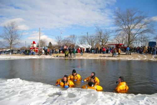 This Tiny Beach Town On Hamilton Lake, IN Is Perfect For Foodies
