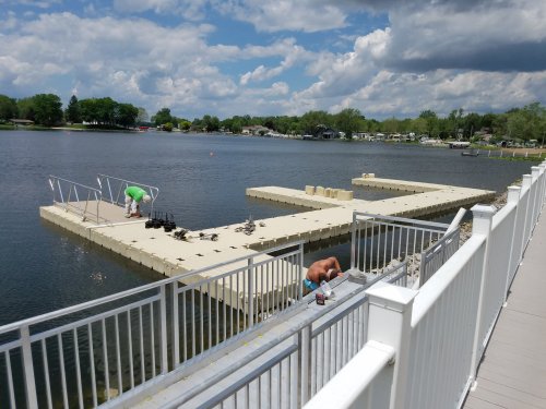 This Tiny Beach Town On Hamilton Lake, IN Is Perfect For Foodies