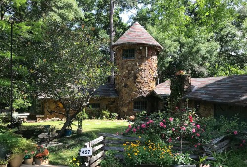 Unique Places to Stay in Alabama: 10 Cool & Quirky Rentals