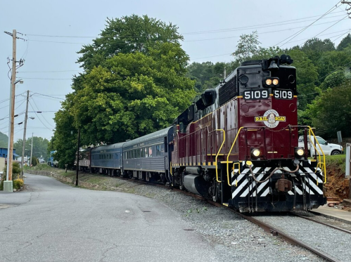 Experience the Scenic Hiwassee Loop Train Ride in Tennessee