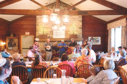Penn Alps Restaurant Is A Delicious Maryland Amish Buffet