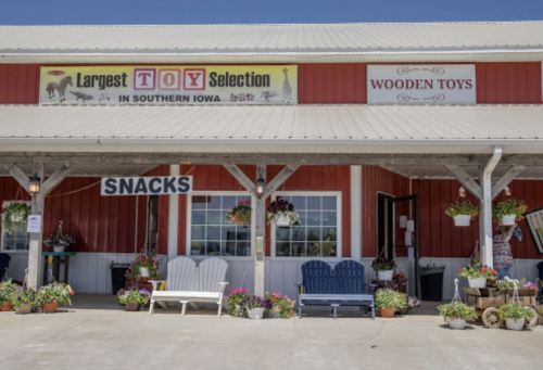 Dutch Country General Store Is A Gigantic Iowa Marketplace