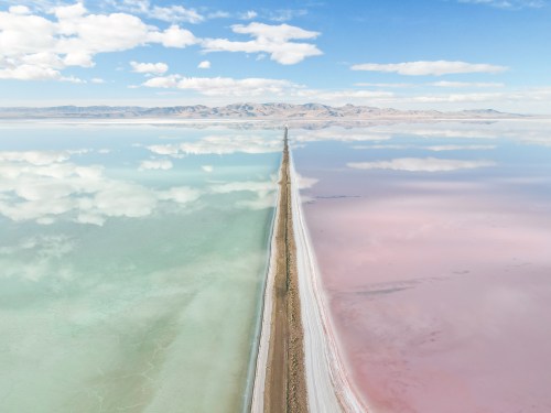 Utah's Great Salt Lake Has Two Visibly Distinct Colors